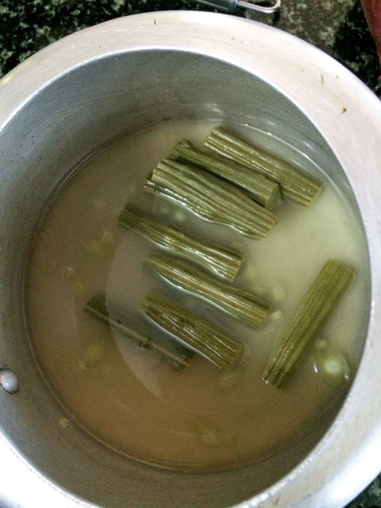 Drumstick/Murunga Kai Rasam – Tingle-UR-Tastebuds