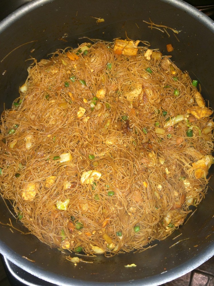 Mee Hoon Goreng/Rice Vermicelli Stir Fry ( Indo-Chinese Style) – Tingle ...